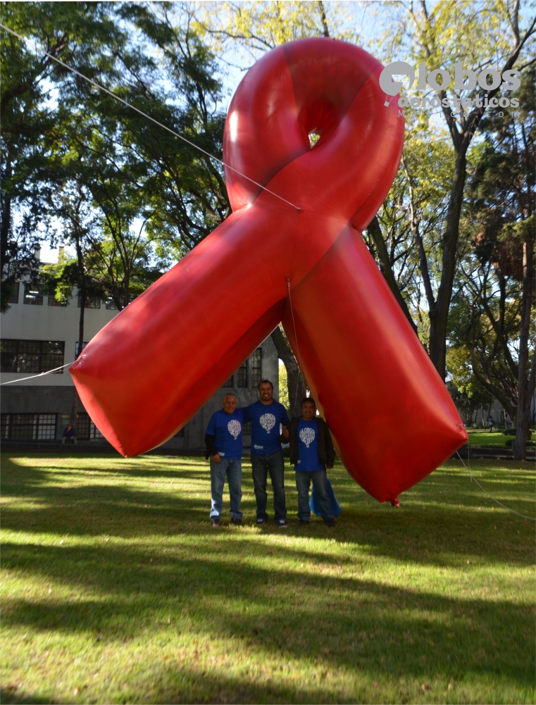 Moño gigante inflado con helio "Lucha contra el Sida"