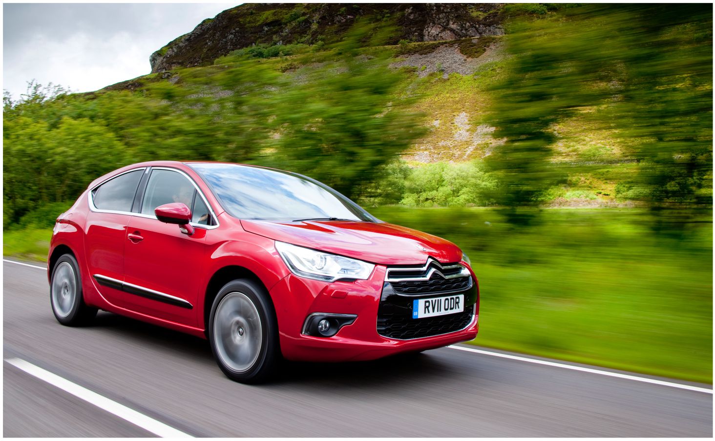 Revista Coche: Fotos de la versión inglesa del Citroen DS4 (rojo pasión)
