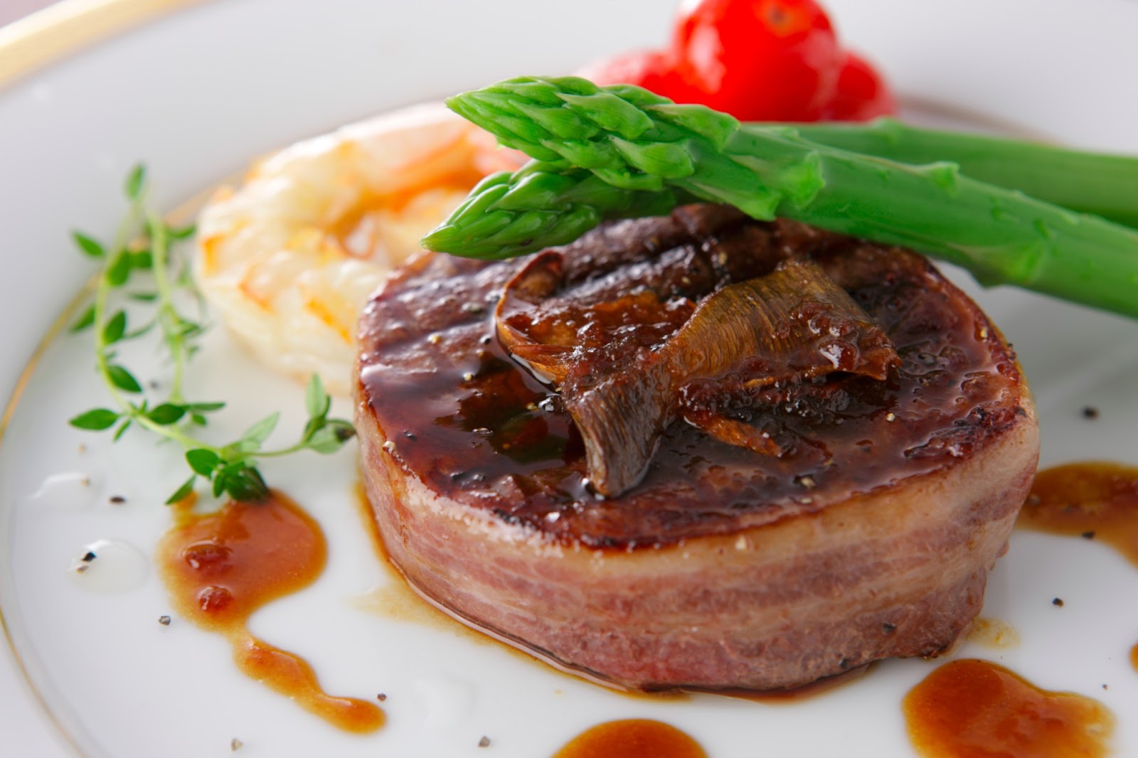 The Supreme Plate: Filet Mignon w/ Spicy Mustard Cream & Mushrooms