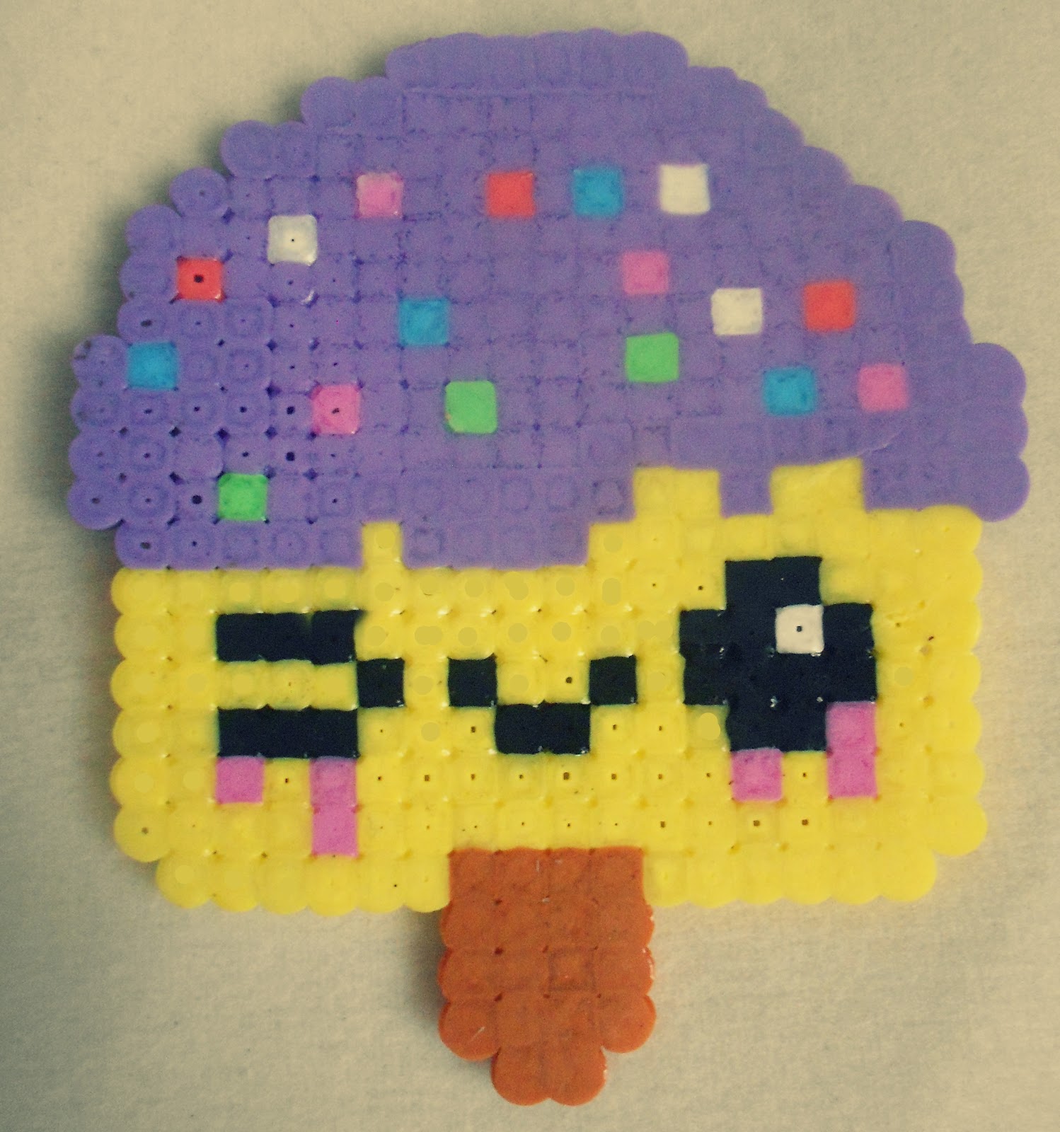 Hama beads: Hama o perler beads; Helado.