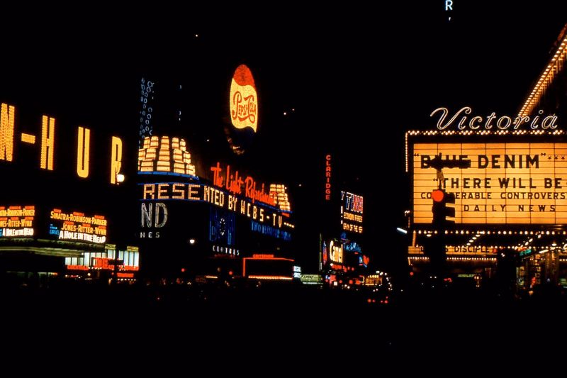 55 Fascinating Photos That Capture Street Scenes of New York City in ...