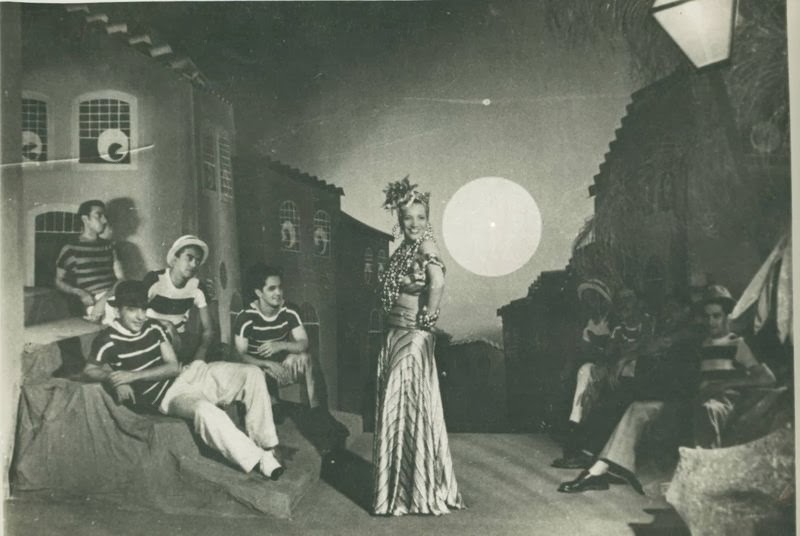 Revista de Estudos e Discussões: CARMEN MIRANDA E SUA BAIANA