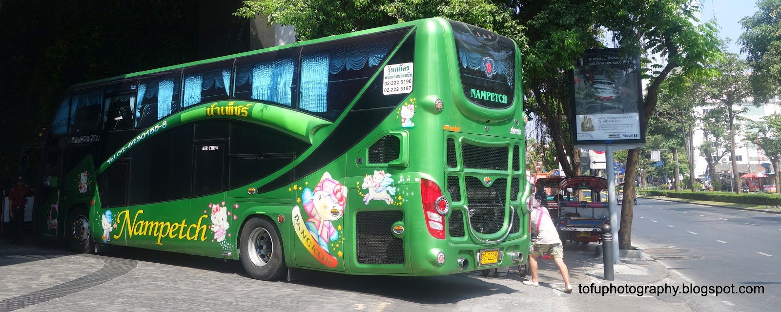 Tofu Photography: A brightly coloured green bus in Bangkok, Thailand