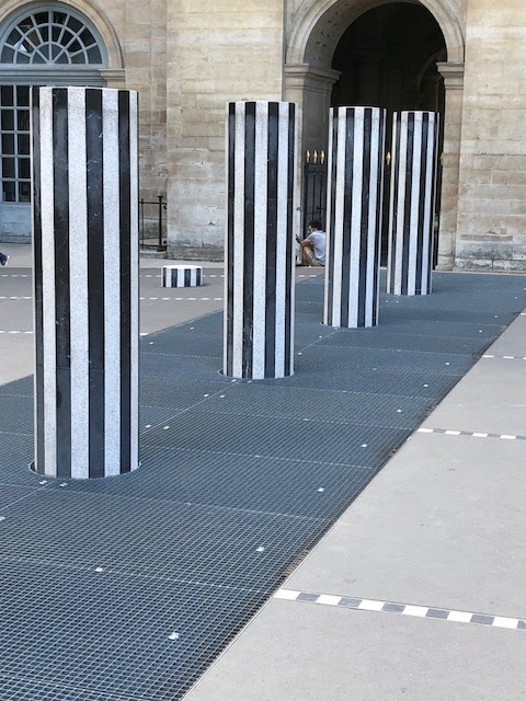 Buren's columns... - The world of the Visual Arts...