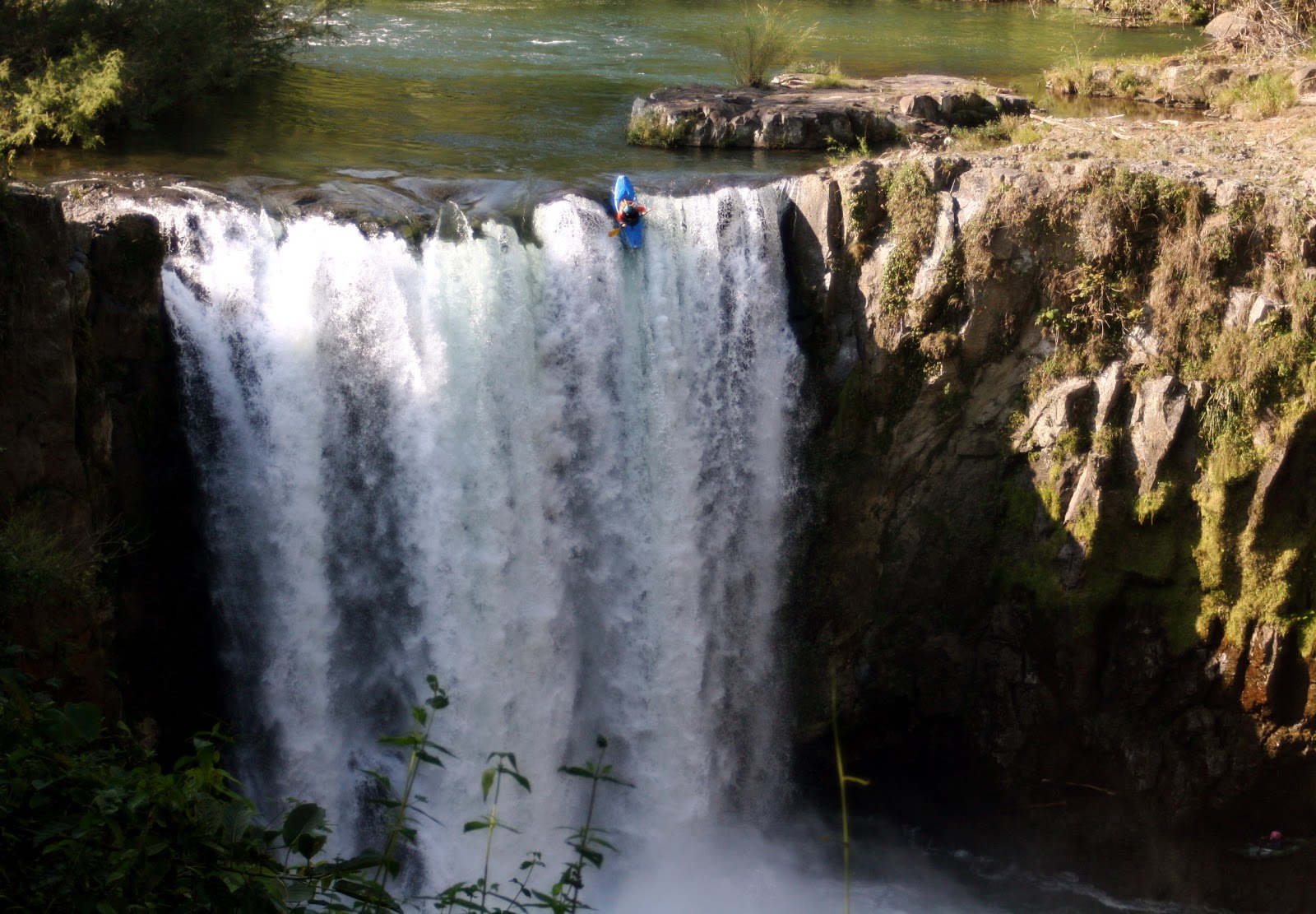Eneko Yarza Kayak: Cascadas TRUCHAS 18m + TOMATA 23m (MEX,esp)