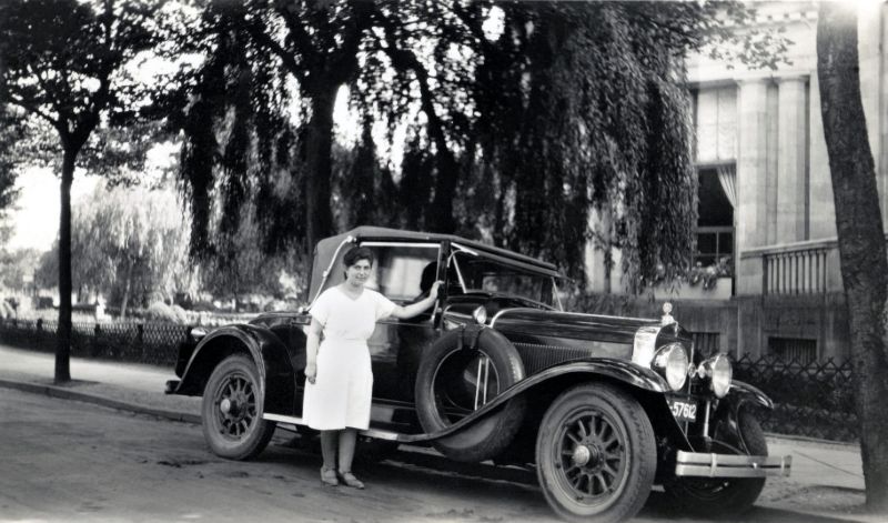 37 Cool Pics That Capture Women Posing With Their '30s Cars ~ Vintage ...