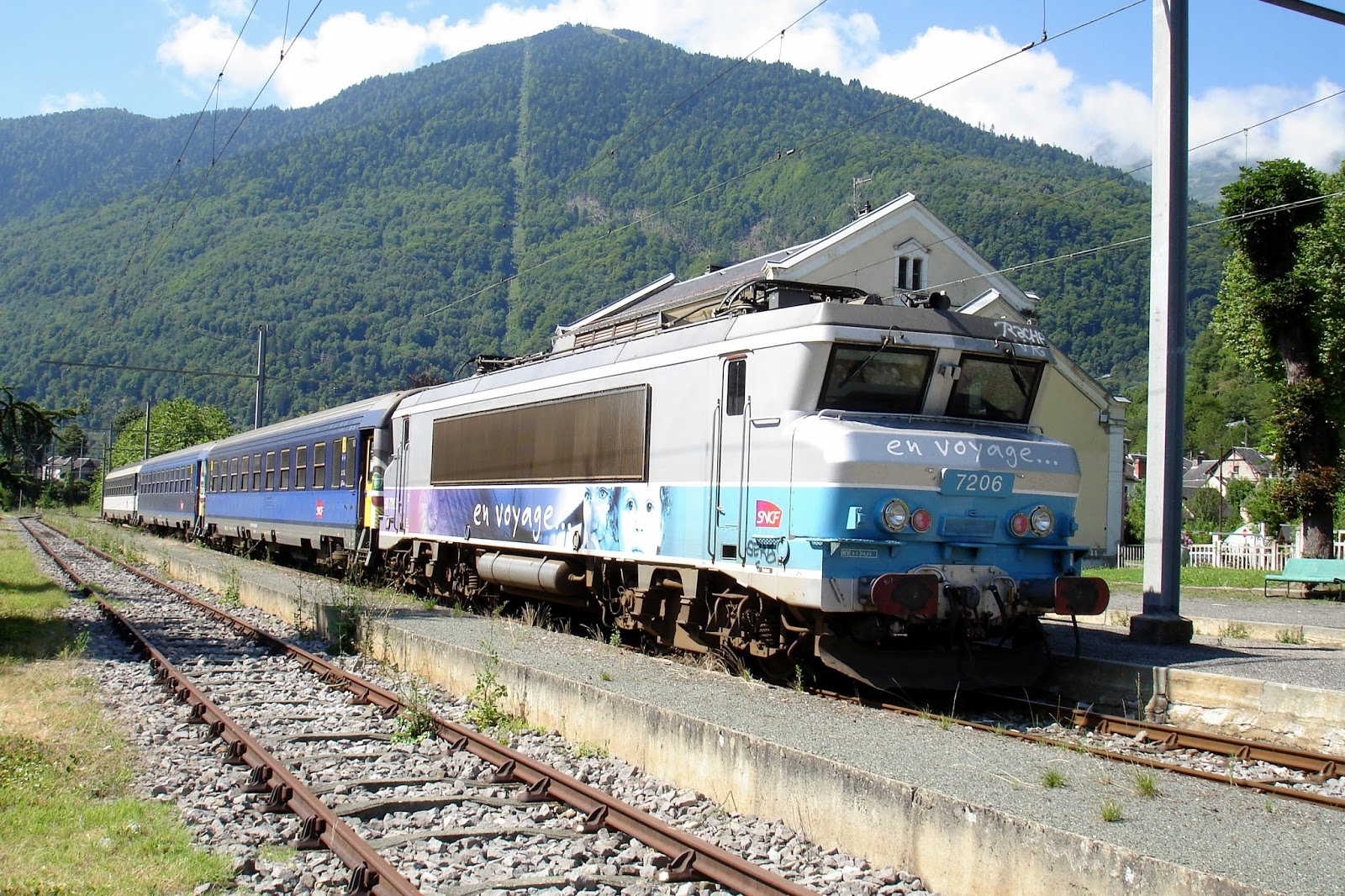 LA PASSION DU TRAIN: BB 7200 à Luchon par Jean Marc.