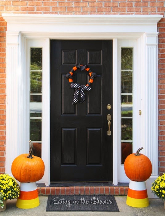 Eating in the Shower: Trash to Treat: Candy Corn Pumpkin Stands