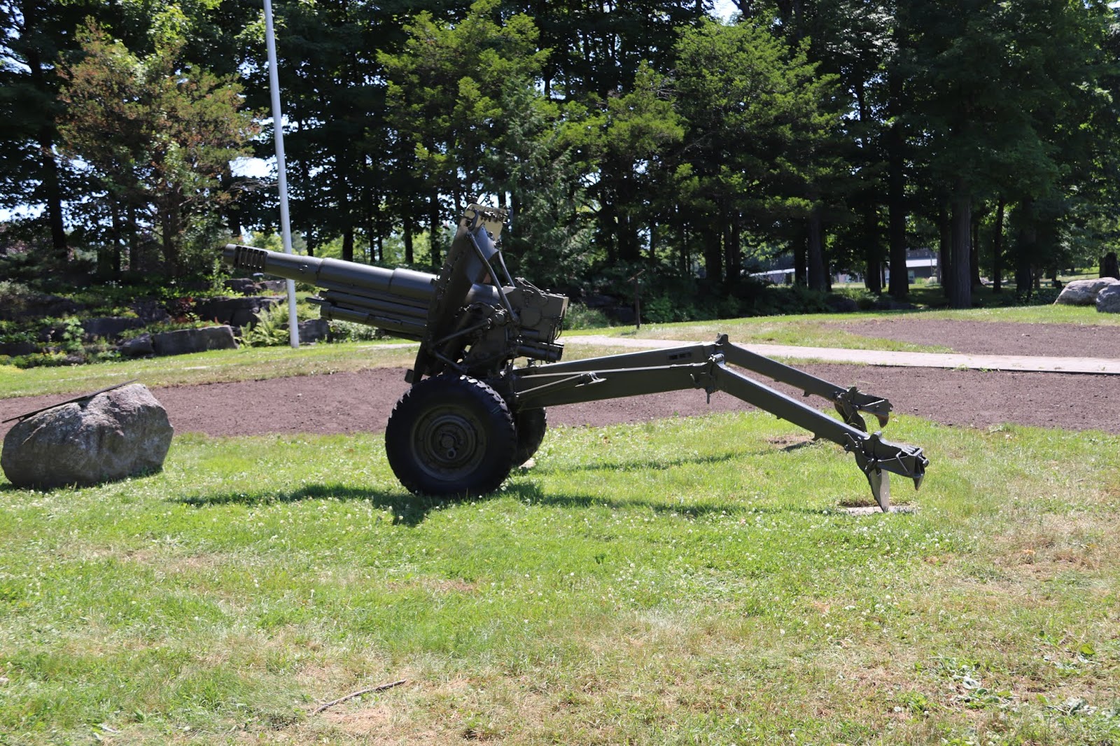 Memorials in Ottawa: L5 Howitzers, Beechwood Military Cemetery