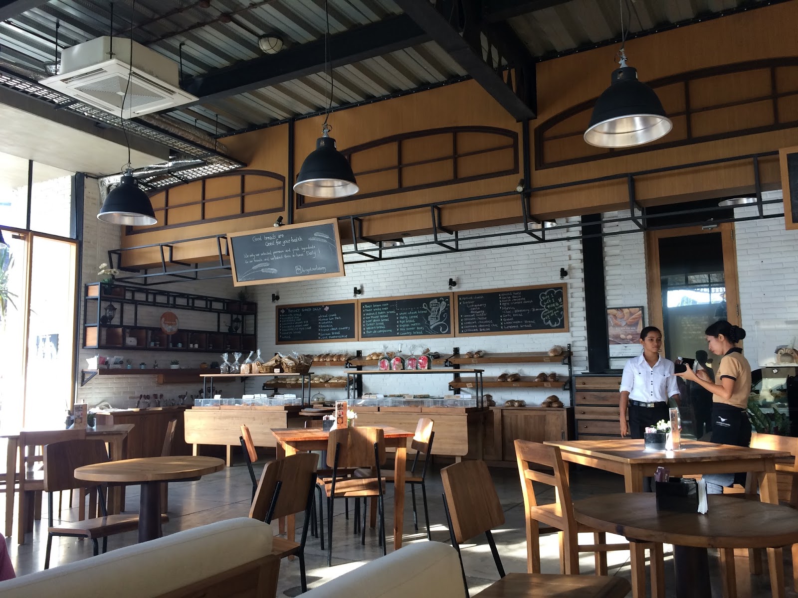 Livingstone Cafe - Seminyak, Bali - Travel is my favorite Sport