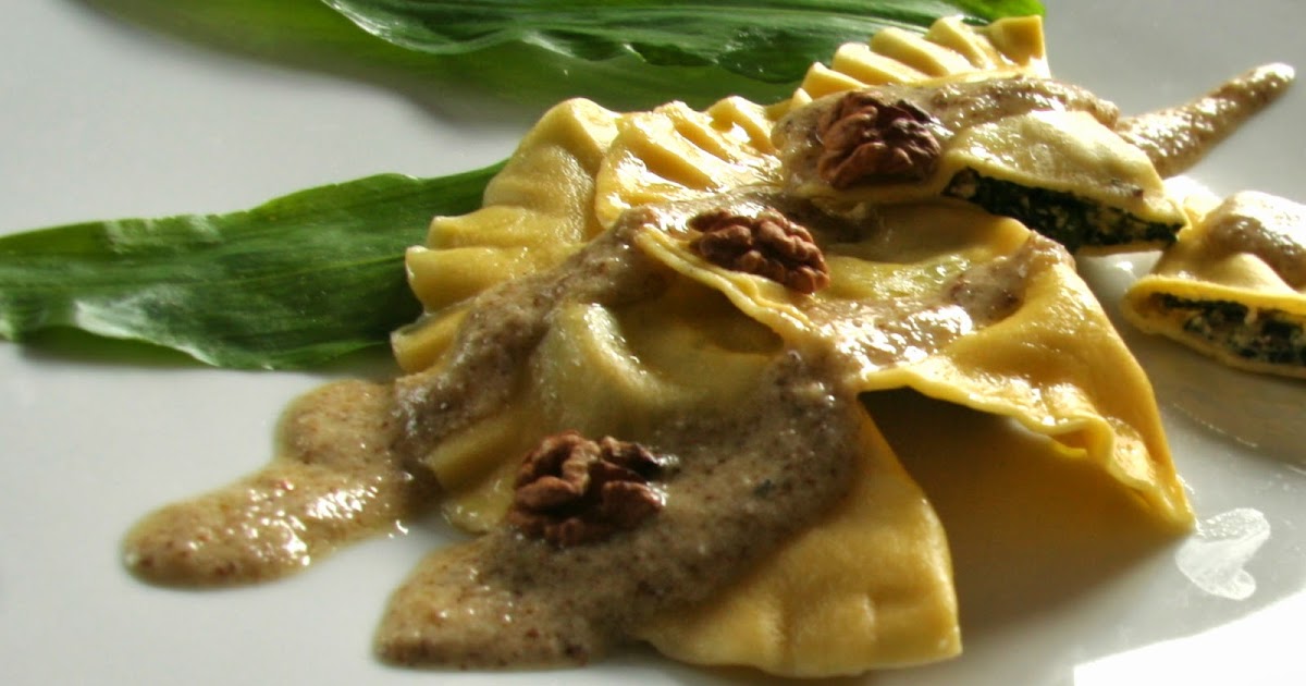 tuttositrasforma: MEZZELUNE RIPIENE CON AGLIO ORSINO E SPUGNOLE