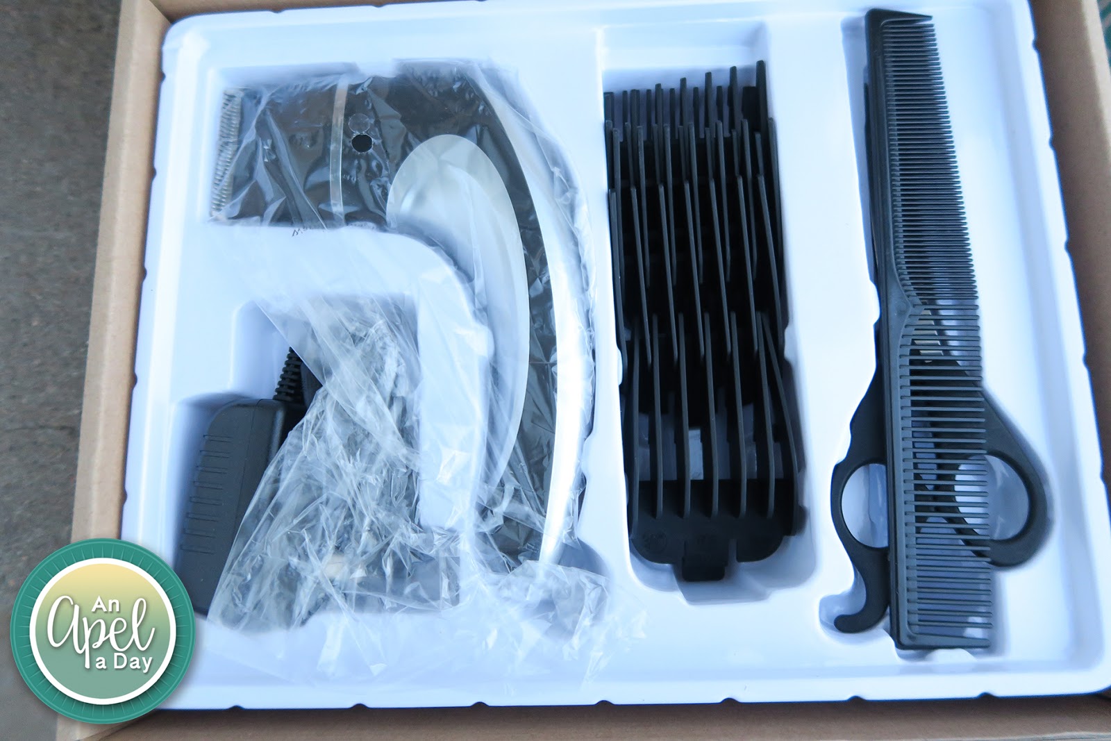 An Apel a Day: Self Hair Cut Clipper Pro System Review