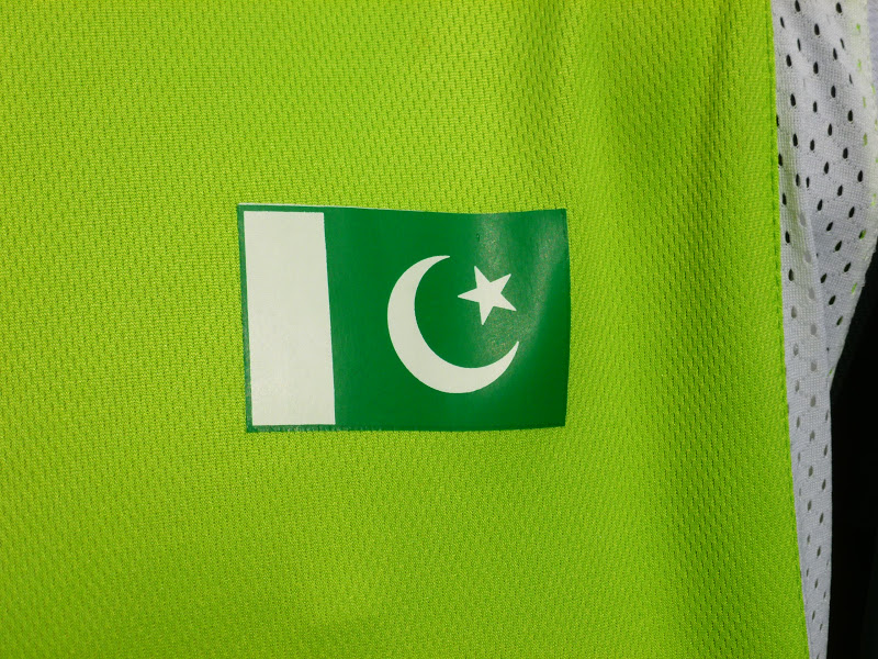 Mon grenier à maillots: Pakistan - Pākistān - پاکِستان - 2011, 2001
