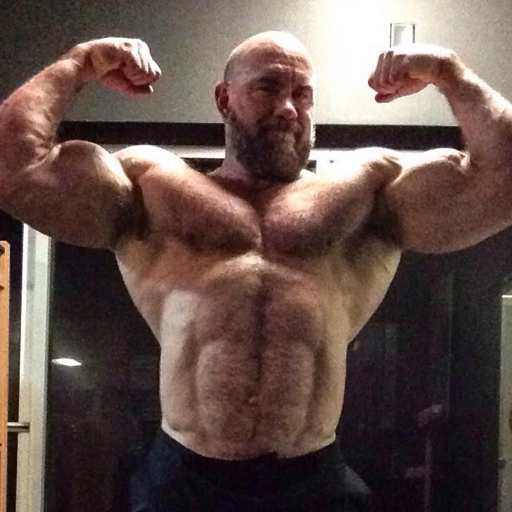 Muscle Lover: Huge American musclebear Thom Austin