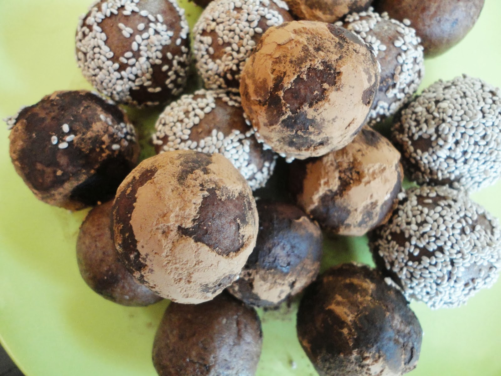:Teresa.and.Marcus: : Paleo Protein Chocolate Bliss Balls