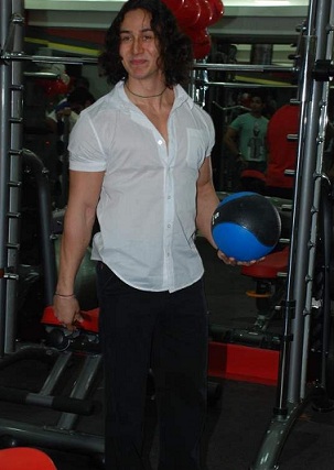 BOLLYWOOD CELEBUZZ: Jackie Shroff's Son Tiger Shroff First Look Pictures