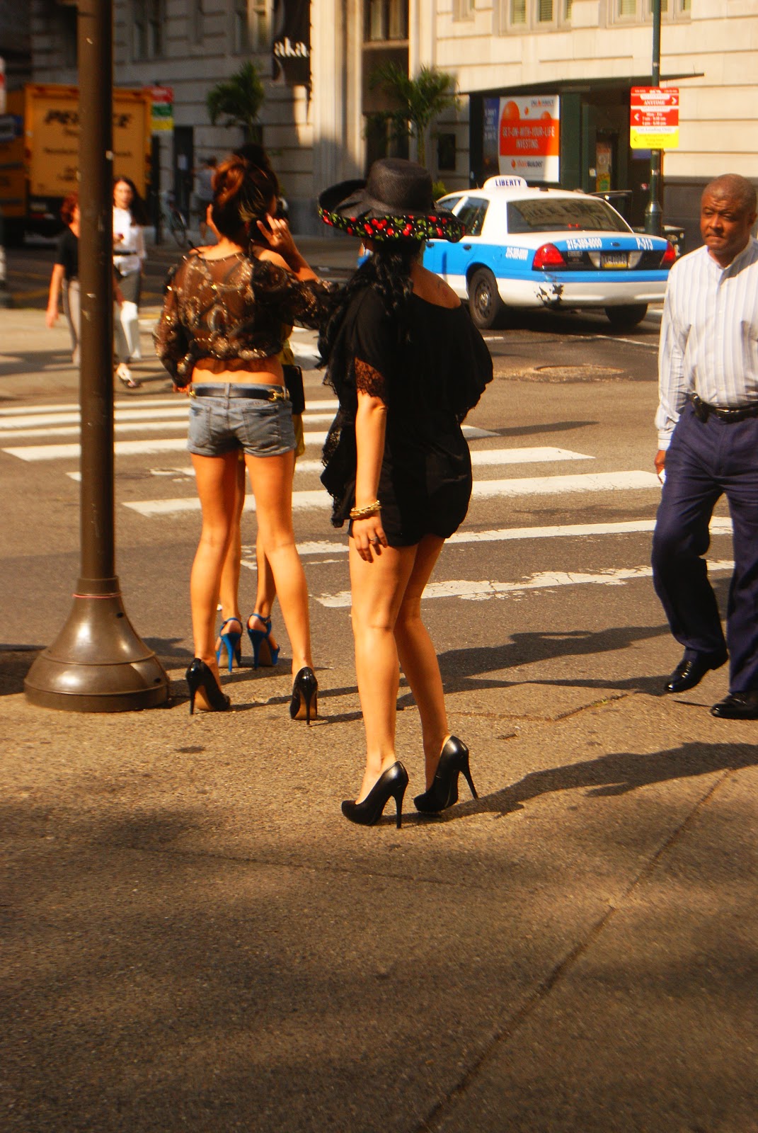 Street Gazing: Street Gazing... High heels divas.
