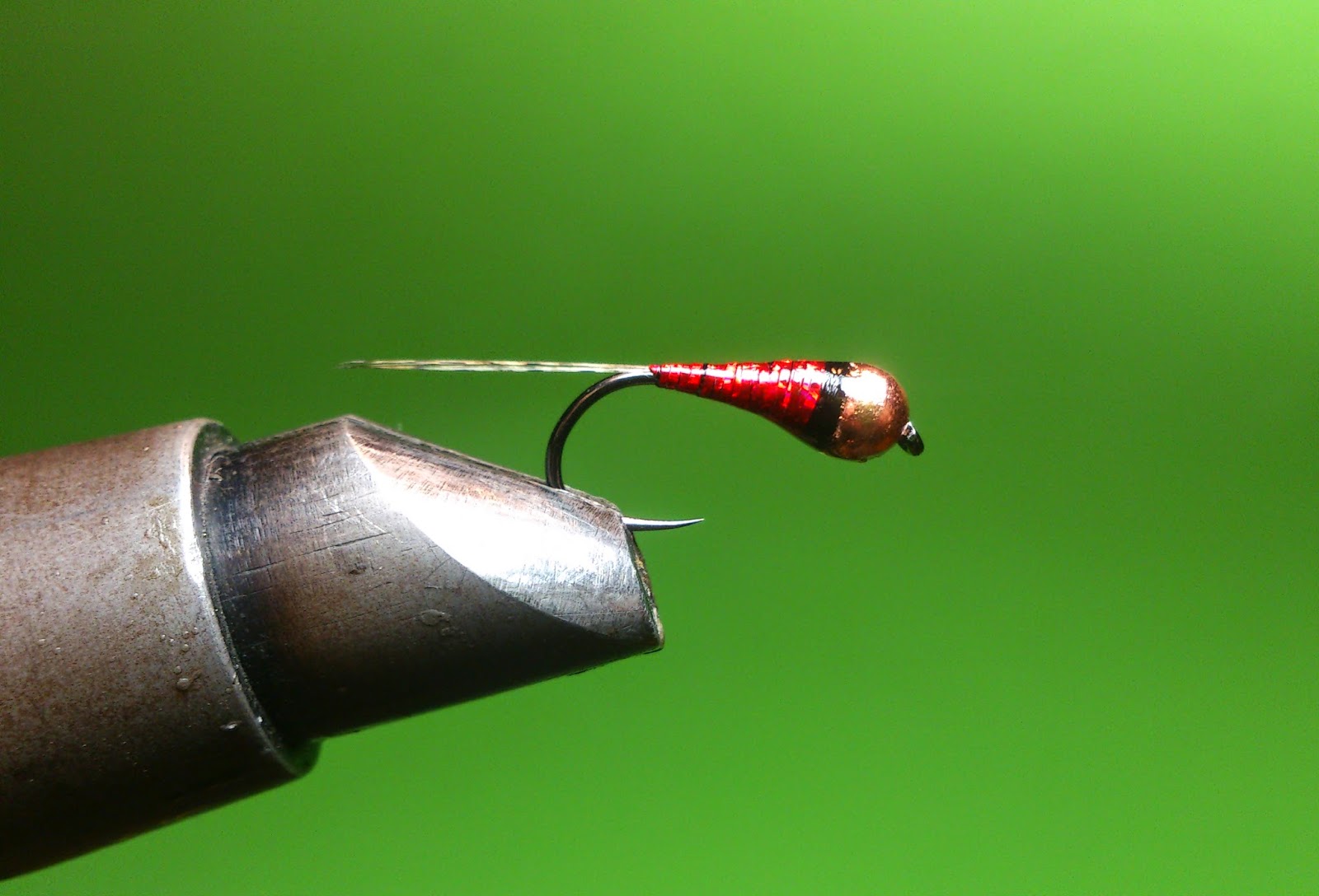 MONTAJE PASO A PASO PERDIGÓN ROJO SANGRE.