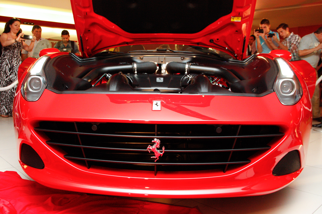 Presentación Ferrari California T