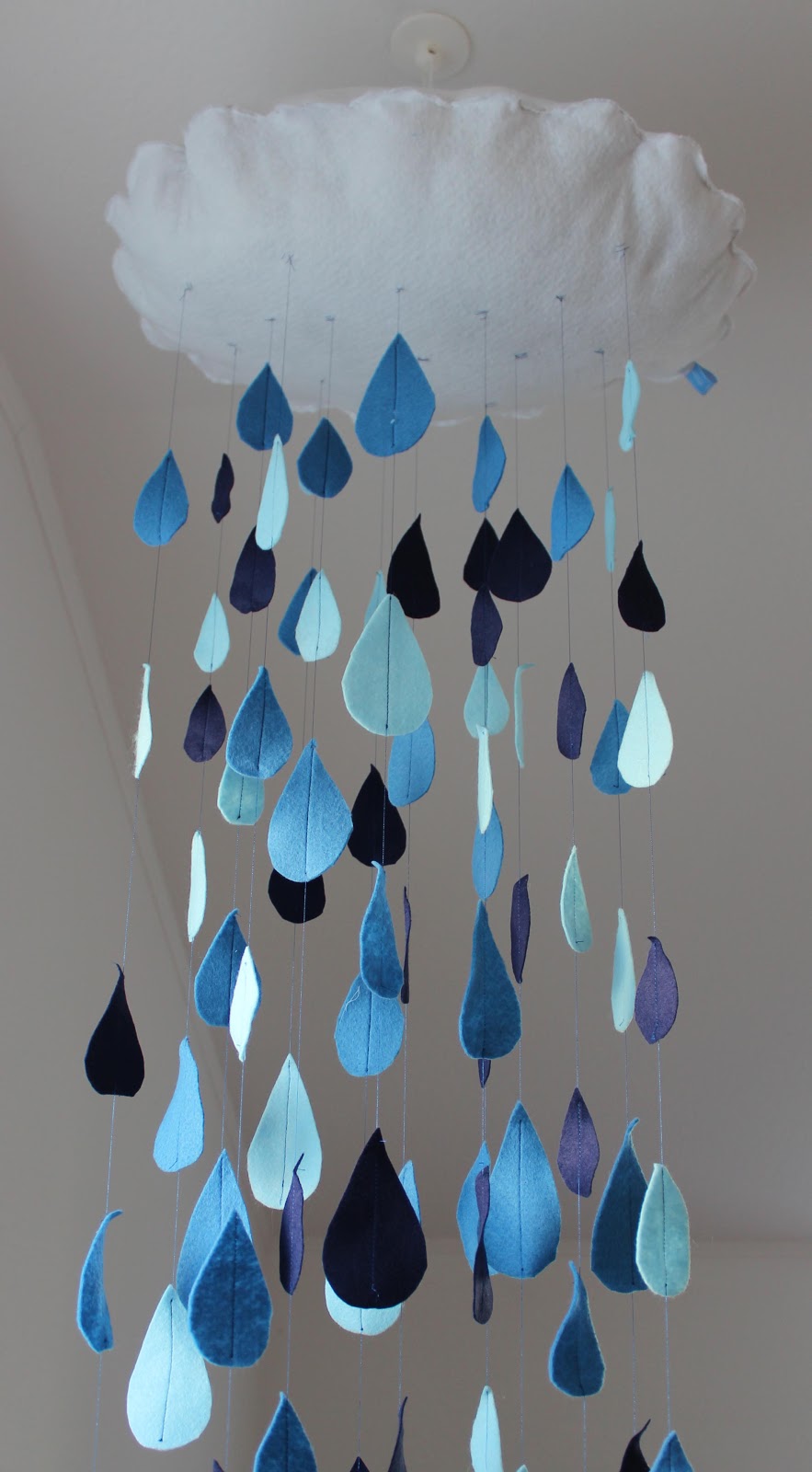 Mimismami: Babymobile- Wolke mit Regentropfen Mimismami: Babymobile- Wolke mit Regentropfen