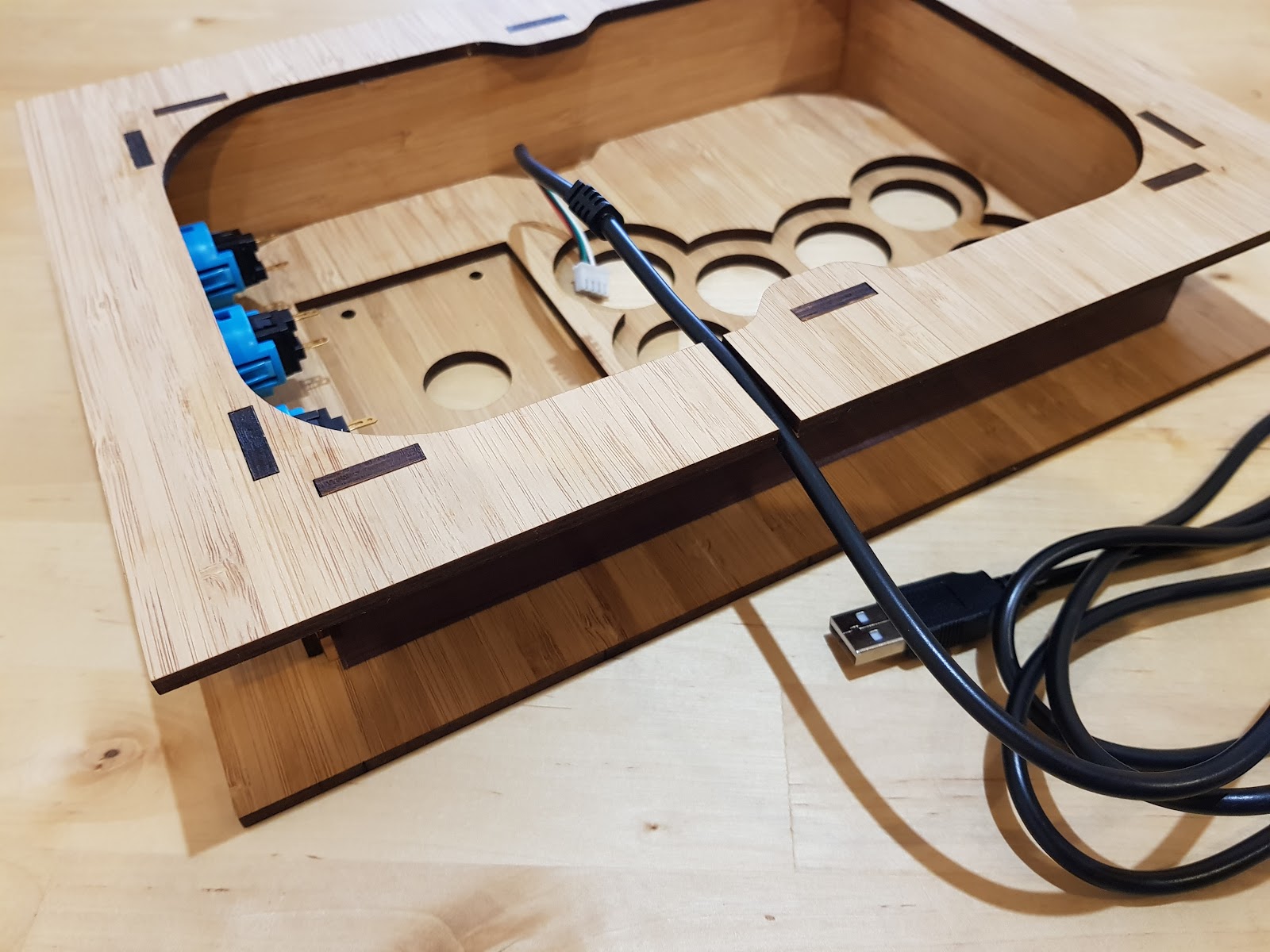 Prototypical Design: The Flat-Stick - Full build with the basic Pika case