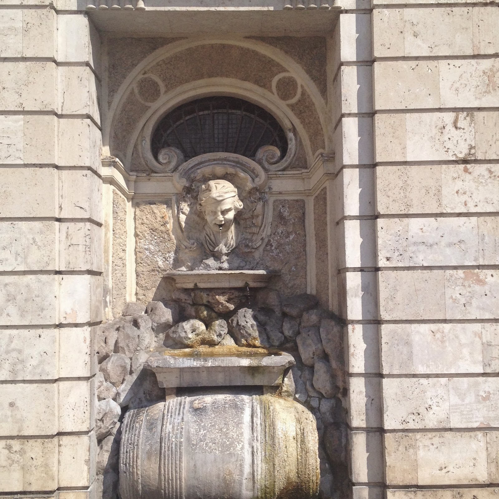 Rerum Romanarum: Fontana della Botticella