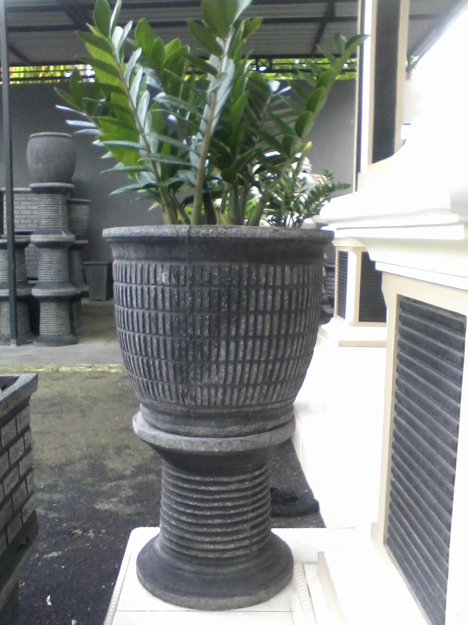 BATU NISAN DAN POT TANAMAN HIAS UD. KARYA INDAH PAMEKASAN: Pot Bunga 2012