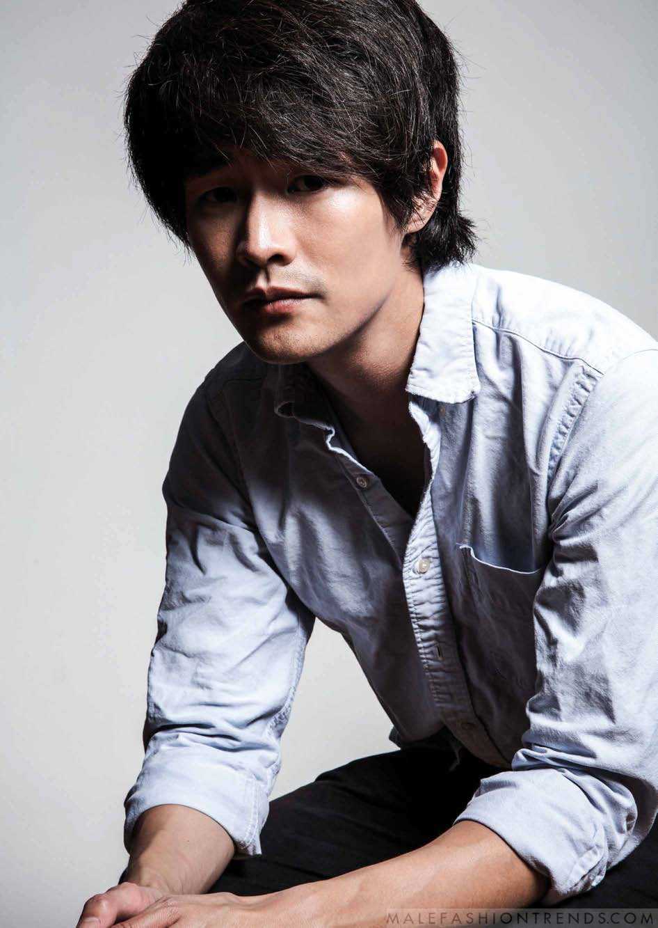 Christopher Larkin explora el denim y otras texturas para DAMAN Magazine