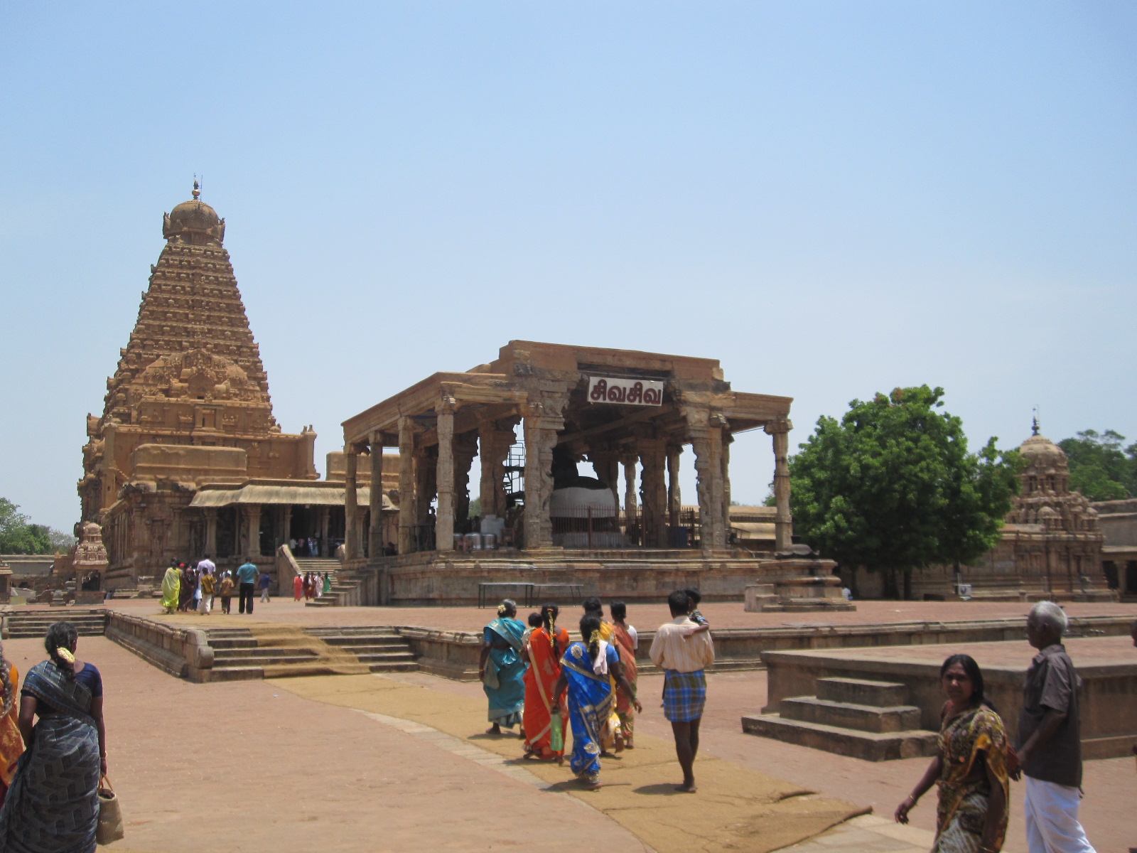 The Great Living Chola Temples
