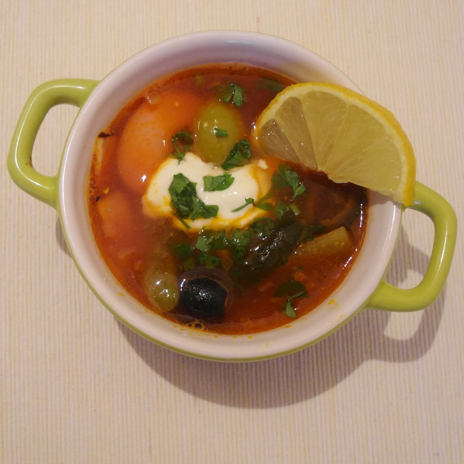 Kuchnia z wyrakiem: Rosyjska solanka (ros. Солянка) - tradycyjna zupa ...