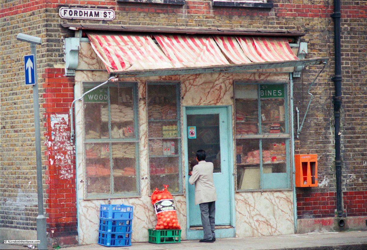 33 Fascinating Photographs That Show What London Shops Looked Like in ...