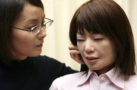 EL PRIMER ANDROIDE MUJER ~ Electro Robotica