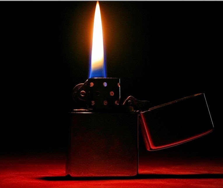 Ngọn lửa hộp quẹt (hay ngọn lửa gas) có hai màu, tại sao vậy ? ~ Hóa ...