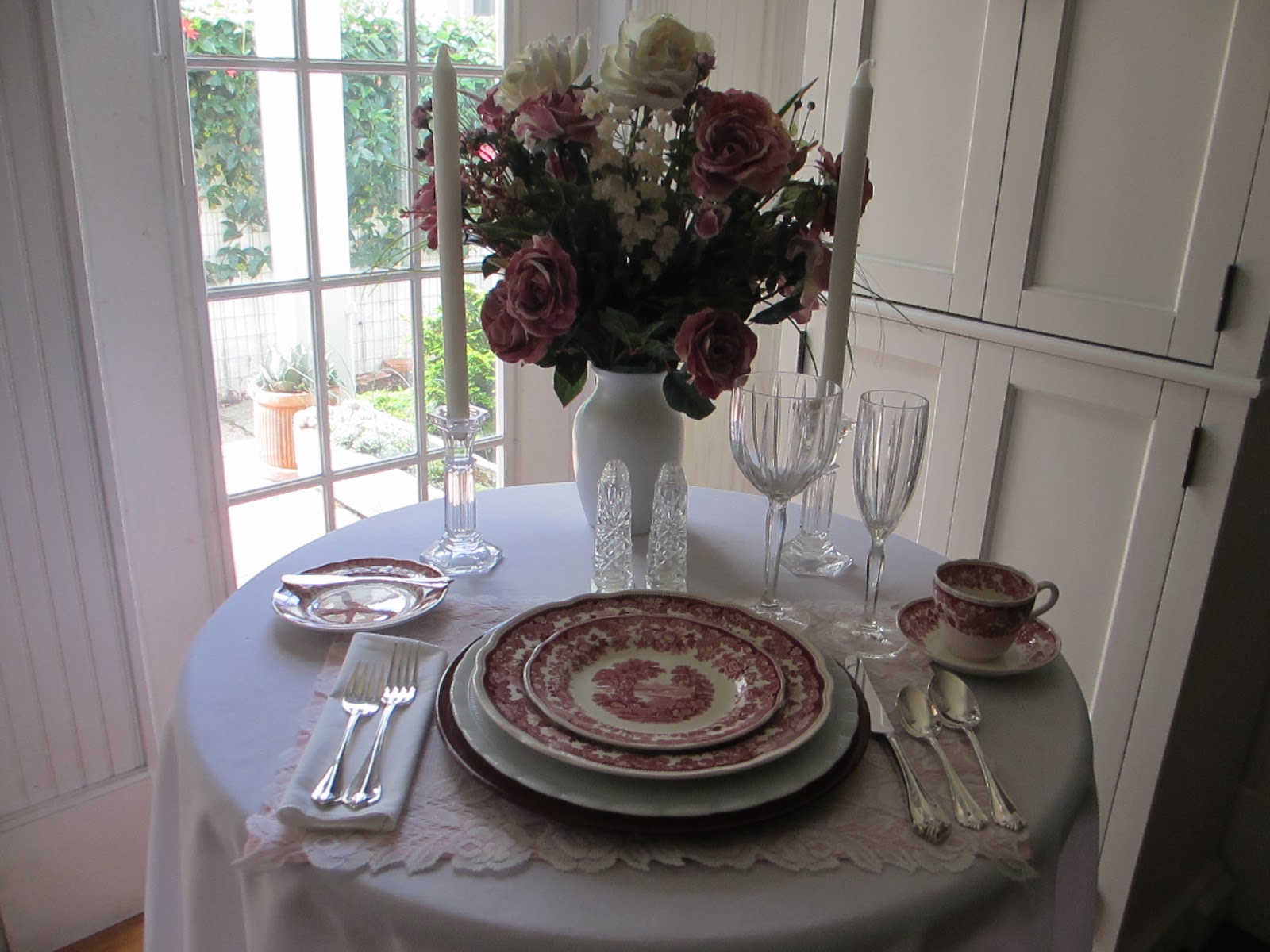 Table for One: Spode "Rhine" Table