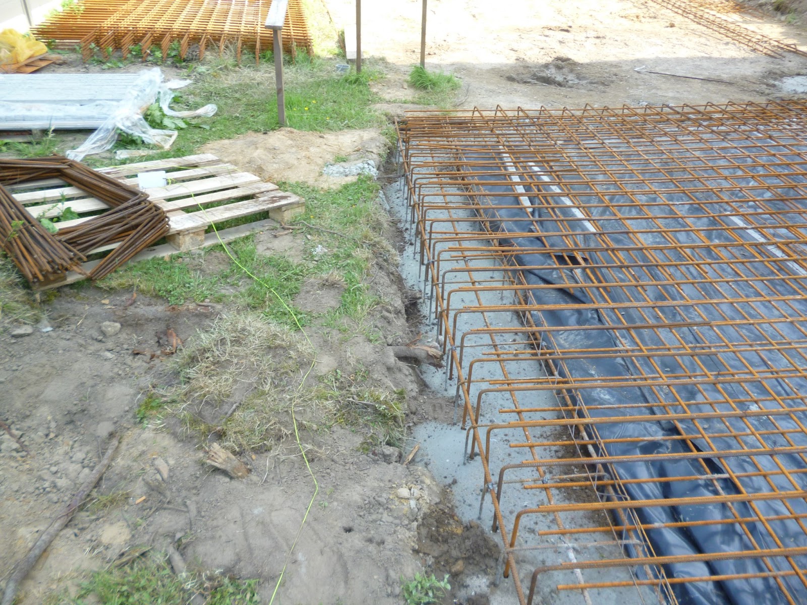 Bouw Toon & Nele: plaatsen beton-netten