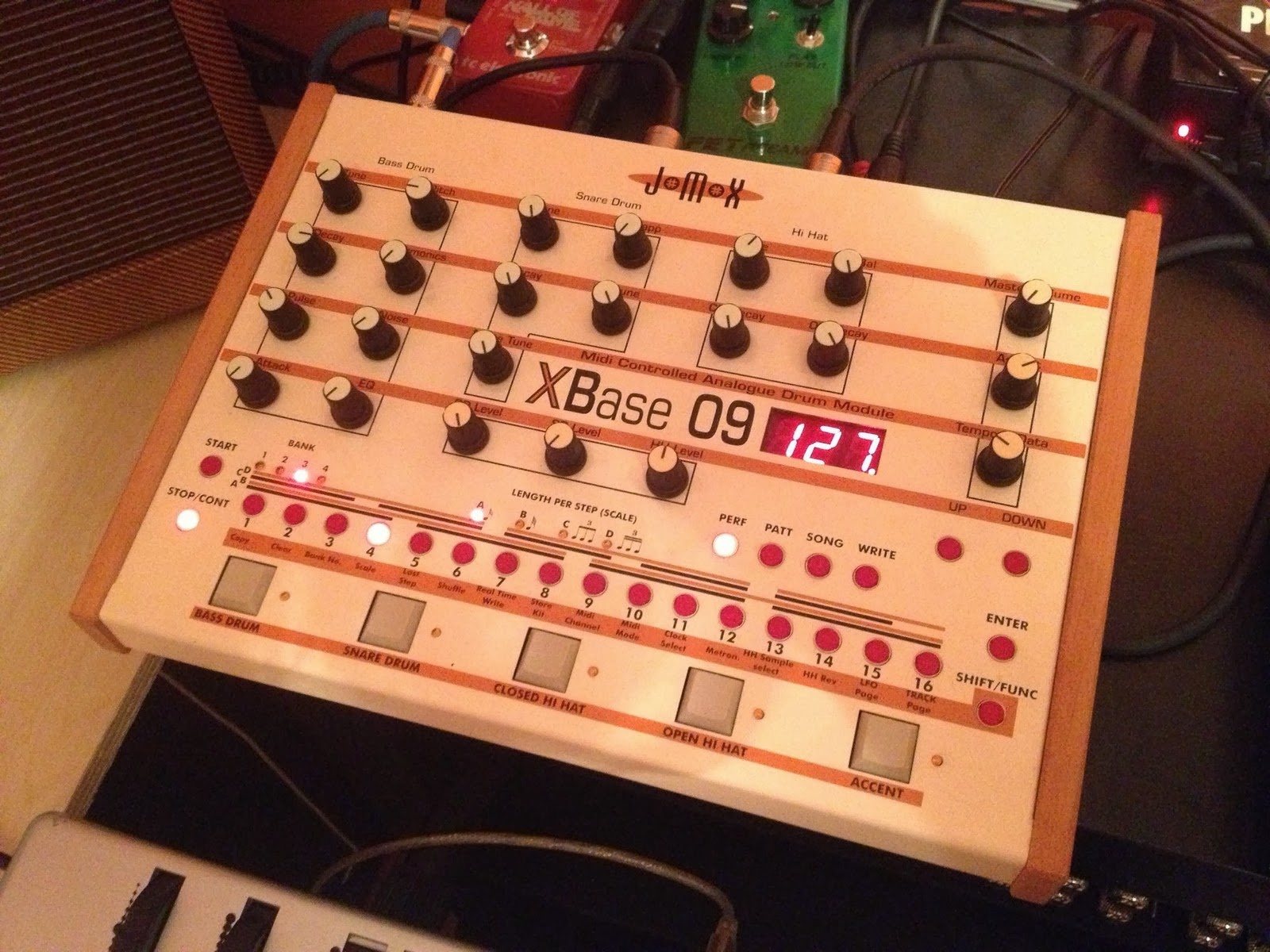 MATRIXSYNTH: Jomox Xbase 09