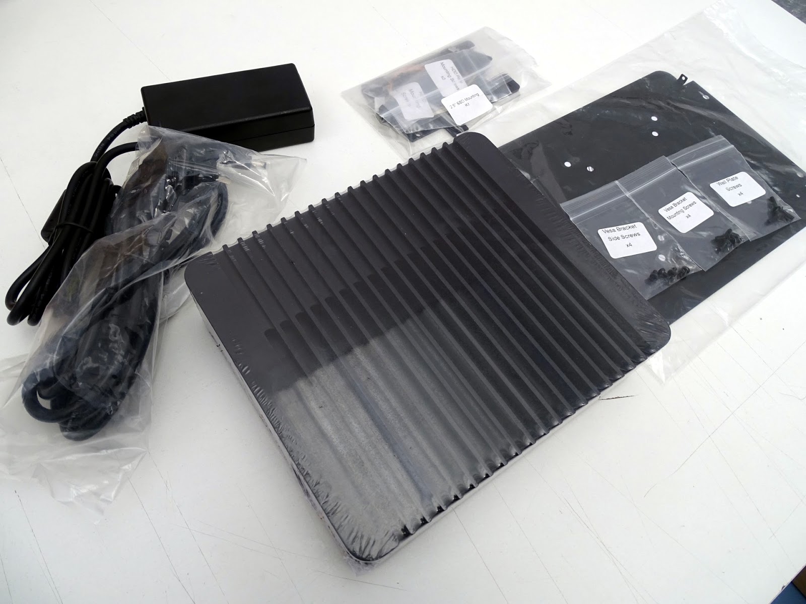 FanlessTech: Rugged Intel Core Mini PC unboxing