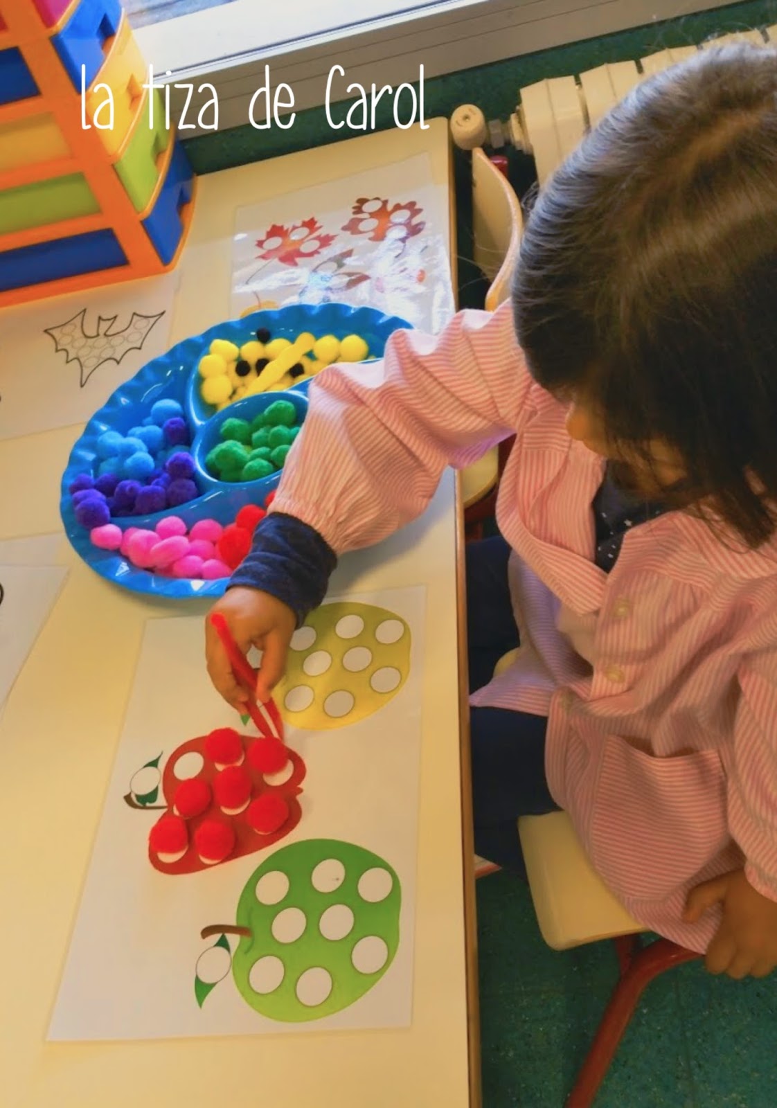 Pompones y motricidad fina