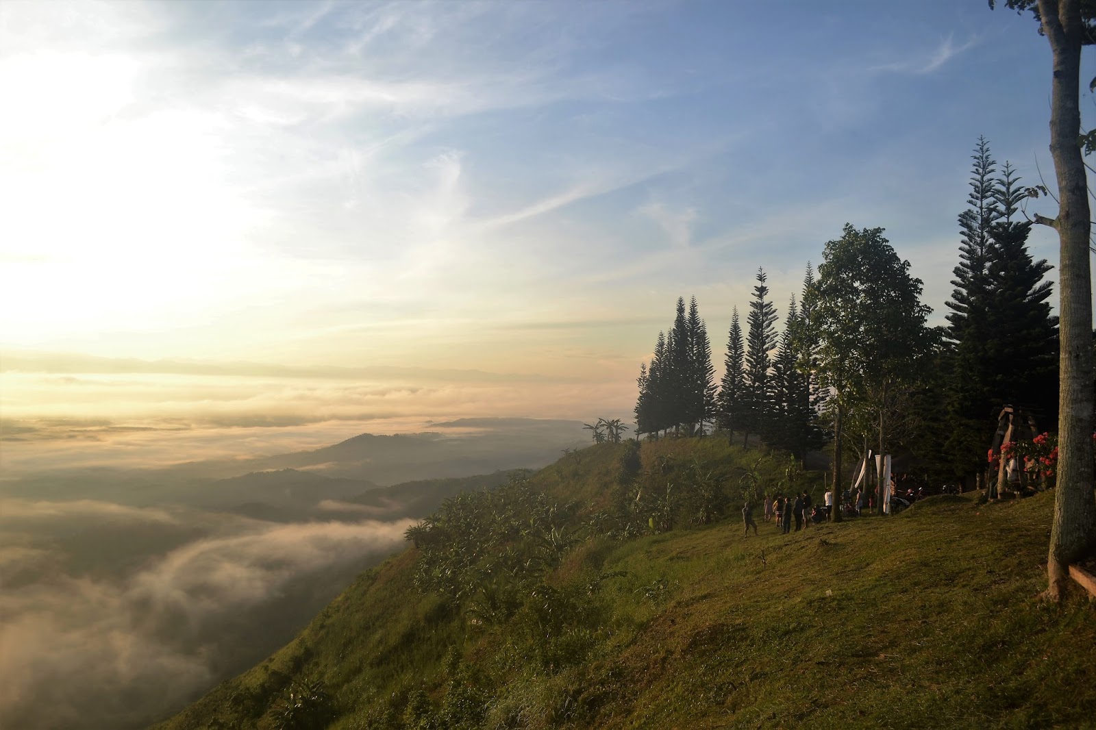 Sea of clouds and Sunrise watching at Kalon Barak Skyline Ridge Malungon