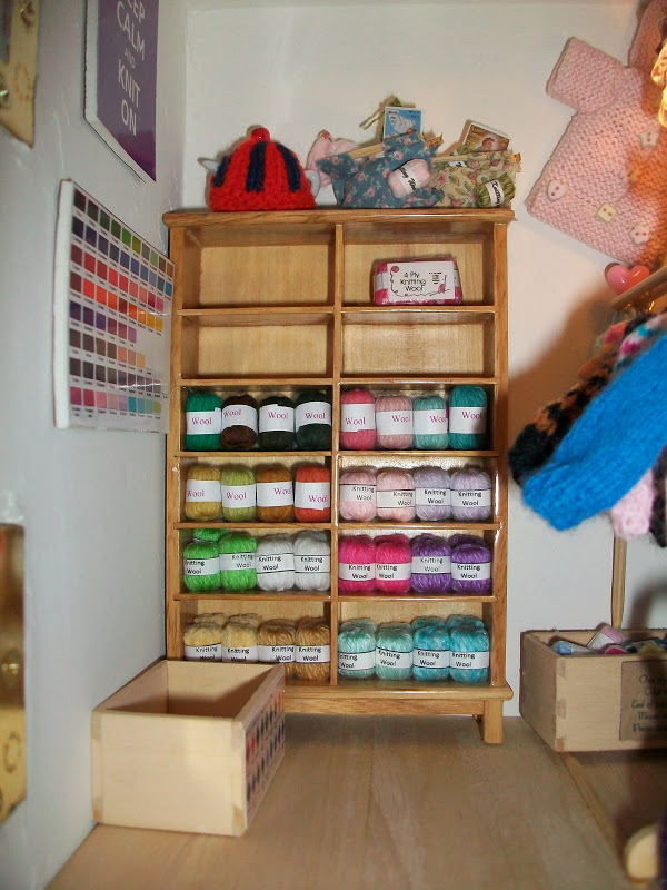 Paula's Dollyland: Knitting Pretty wool shop!