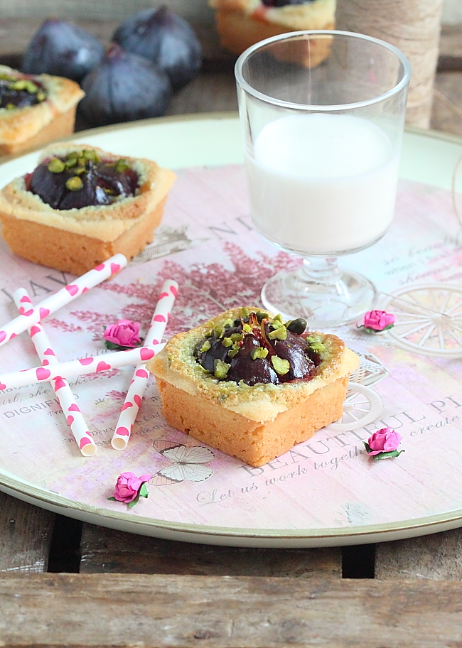 Mini-amandine pistache et figues fraîches