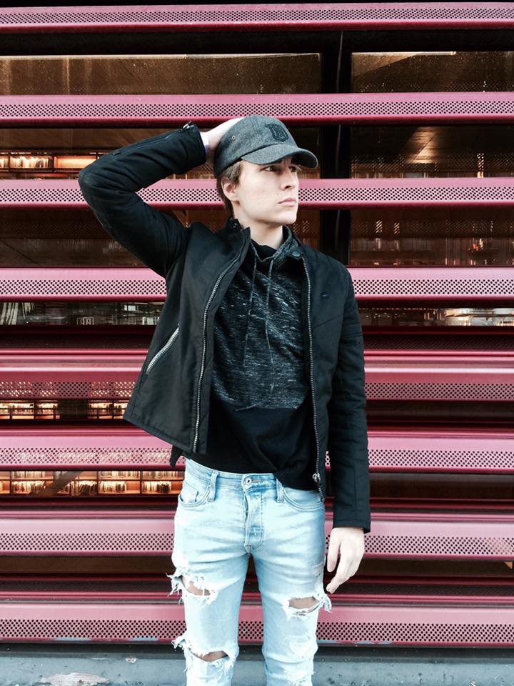 El rincón de Serchtiki: Carlos Ares presenta su primer single “Tiemblo”