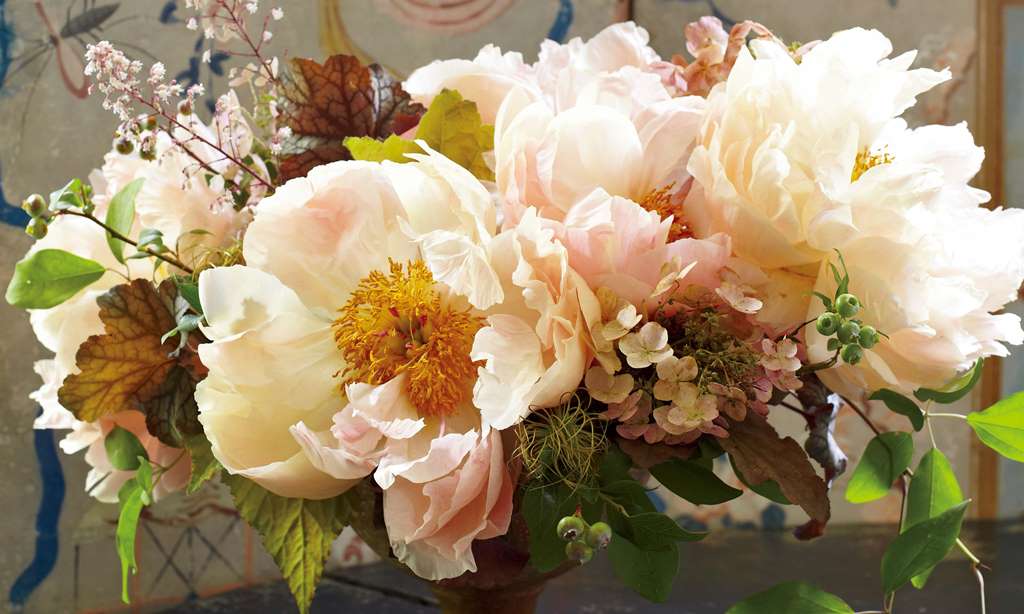 The Peak of Chic®: Veranda: The Romance of Flowers