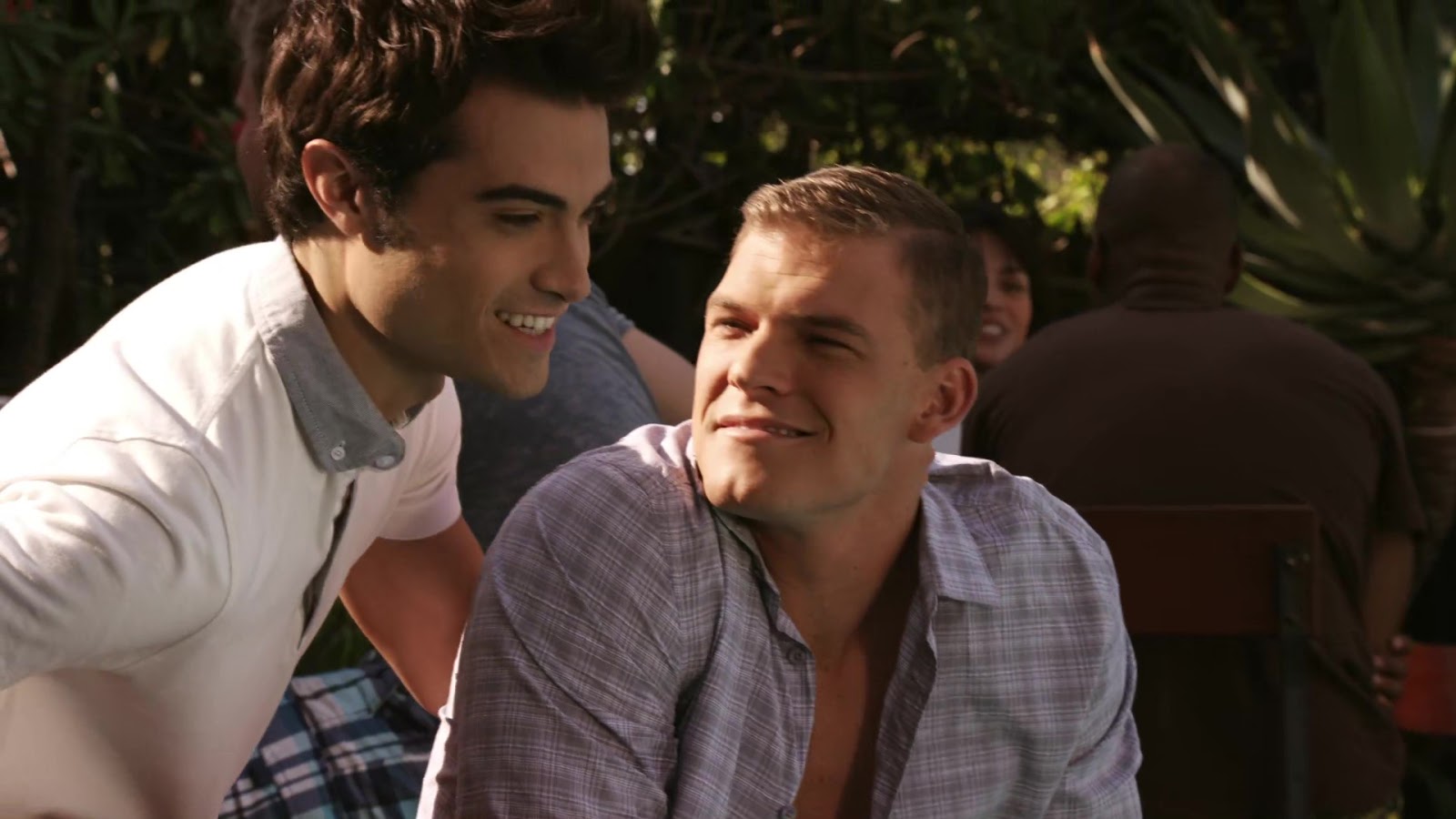 ausCAPS: Trevor Donovan and Alan Ritchson shirtless and kiss in 90210 3 ...