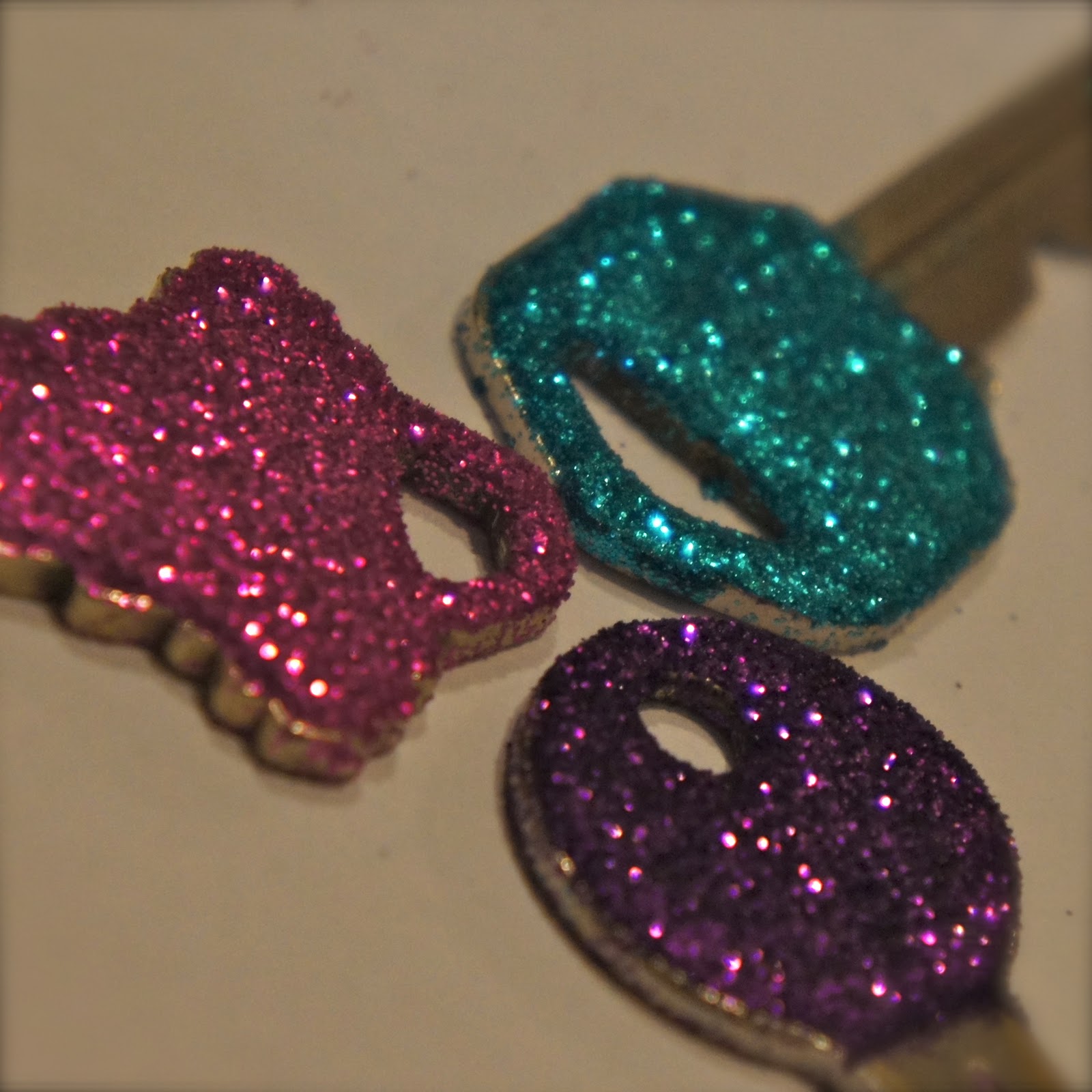 Trendy TreeHouse: Pinterest Challenge - DIY Glitter Keys