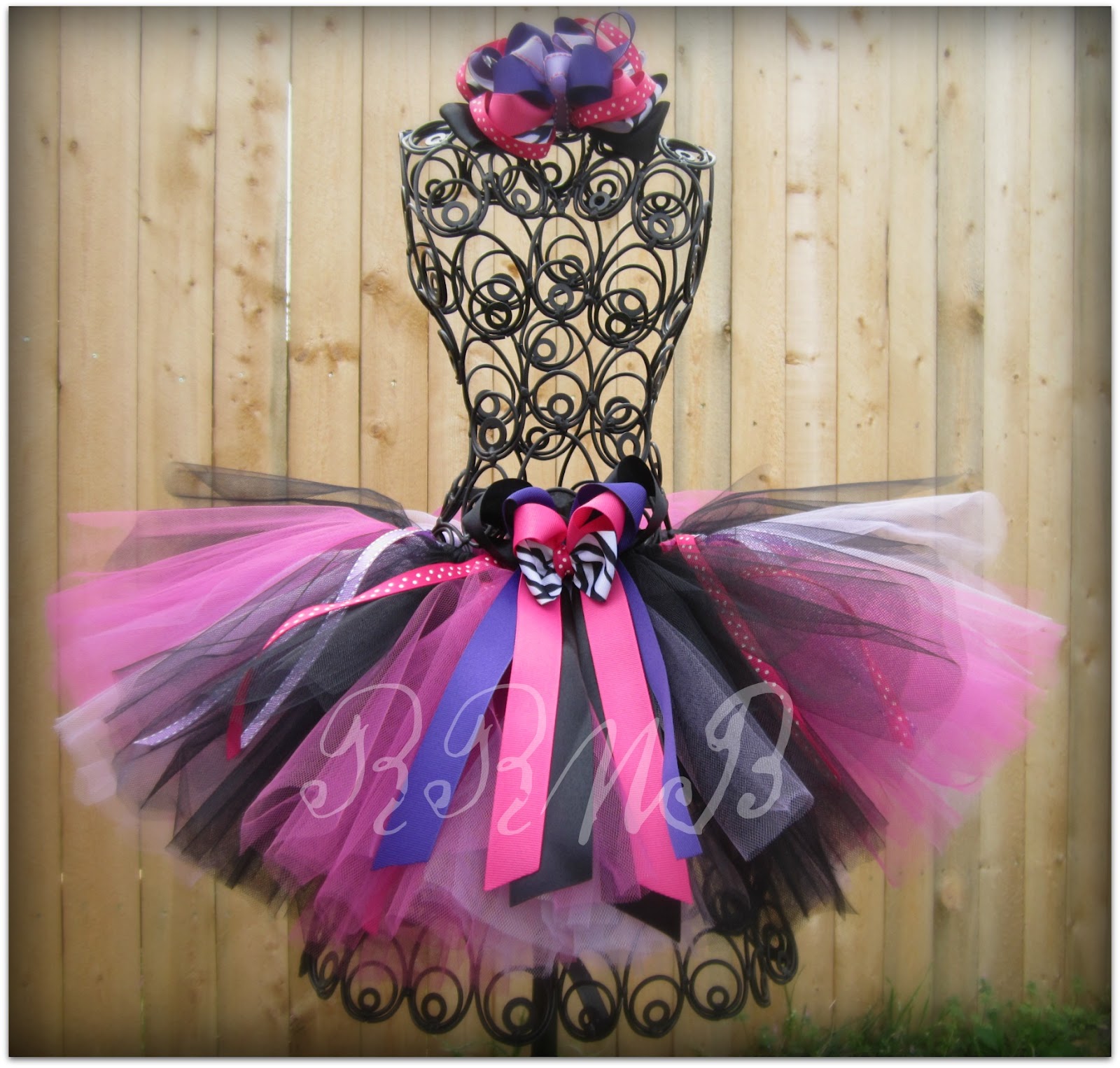 Ruffles Ribbons N' Bows Boutique: March 2012