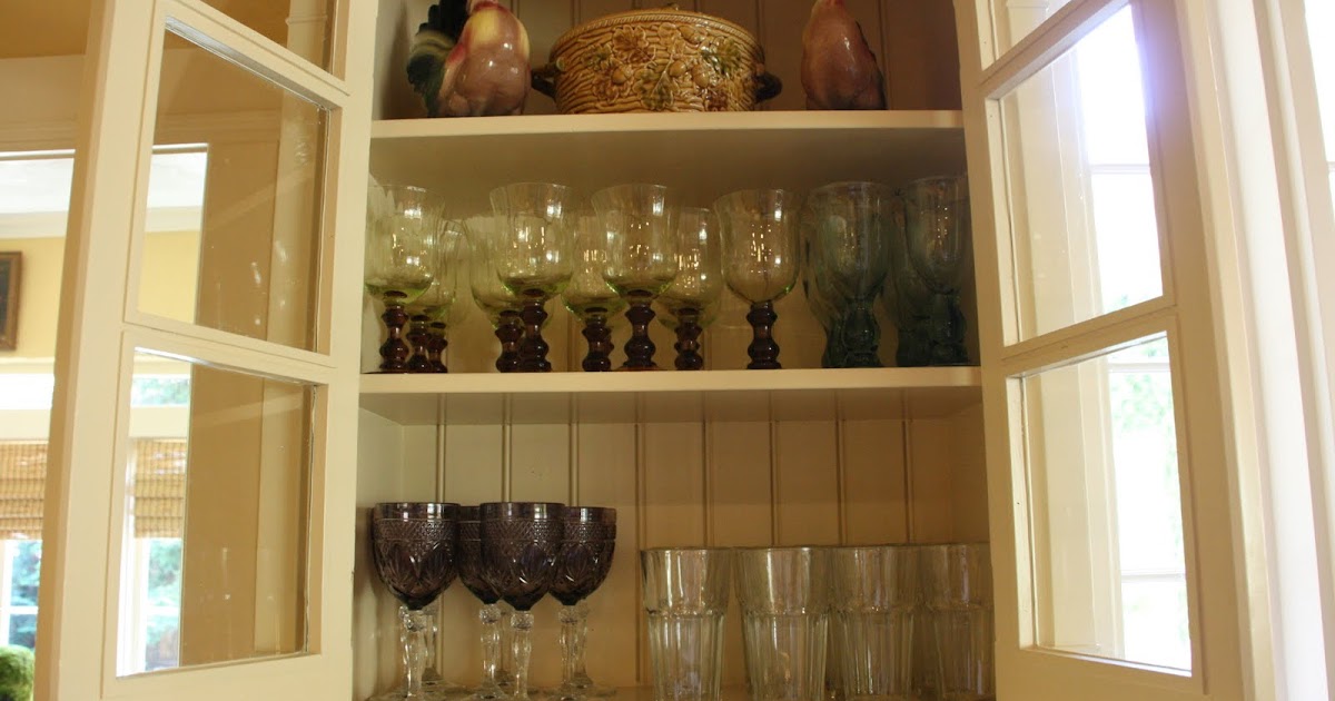 vignette design: Kitchen Cabinets vs. Open Shelves and the Art of Display