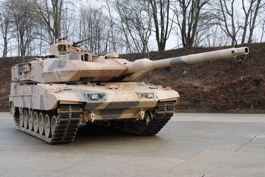 Below The Turret Ring: Leopard 2 projects