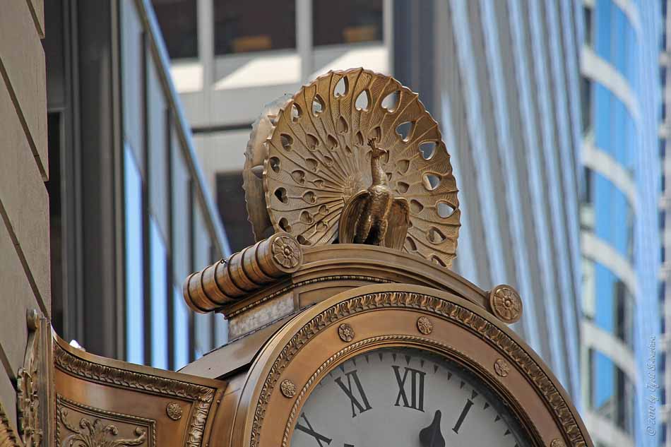Public Art in Chicago: Loop: Peacock Clock