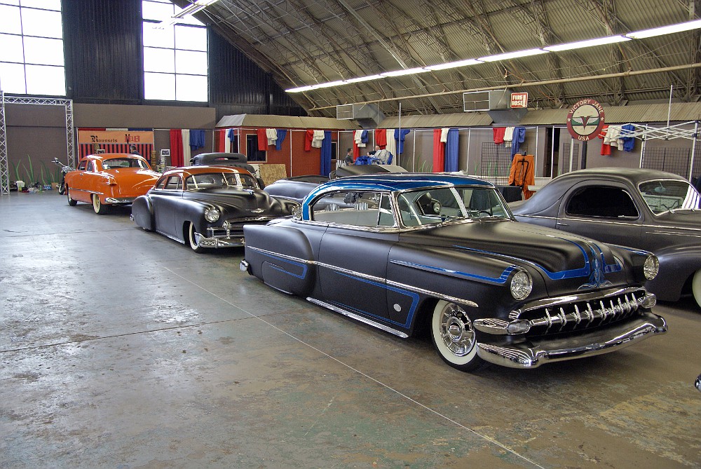Rockabilly garage: 1954 Chevy mild kustom